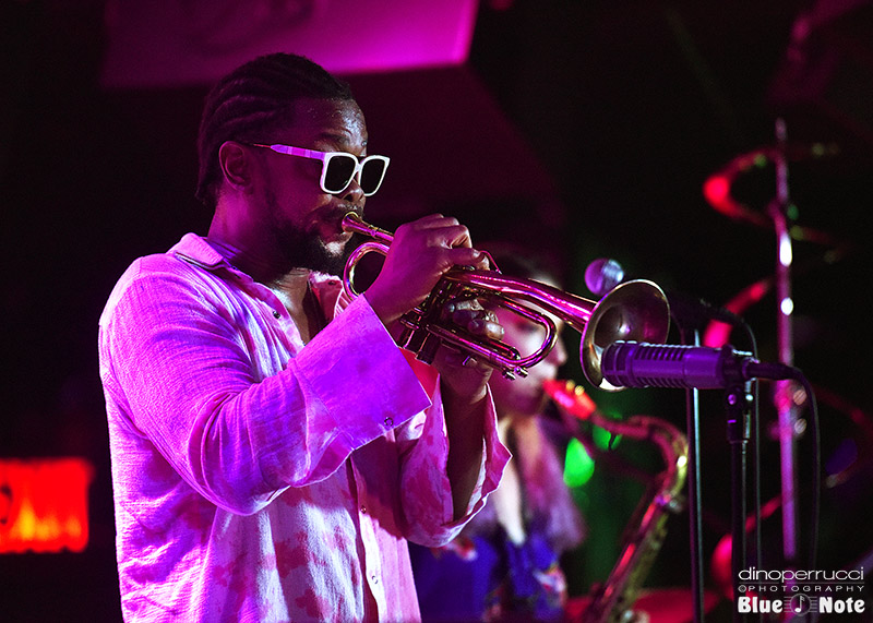 MoBetta Brown Jams with Taz and Chelsea Baratz at NYC's Blue Note (A ...