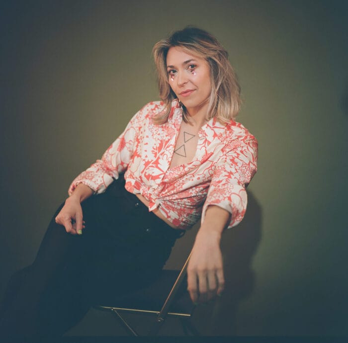 Spotlight: Lindsay Lou