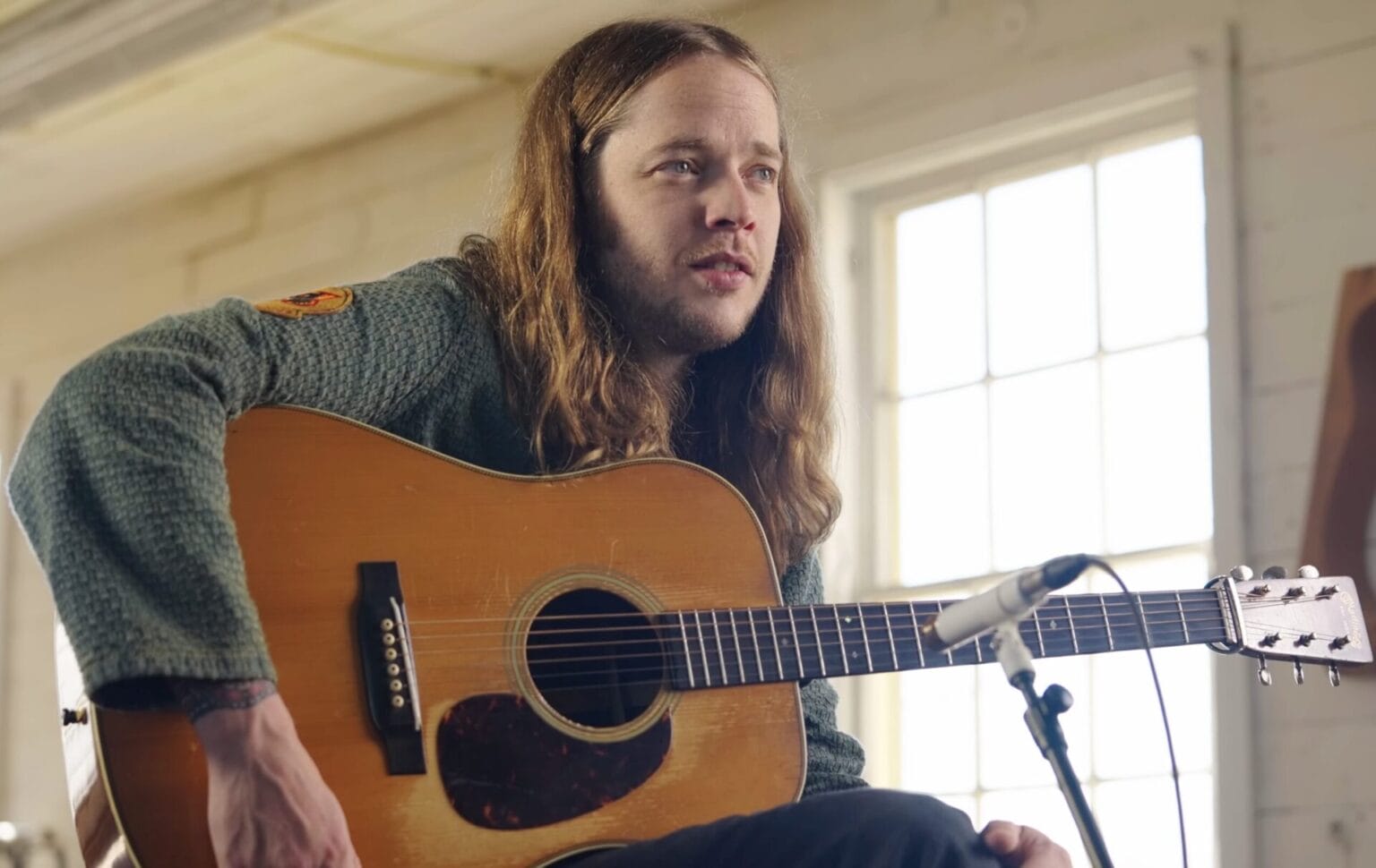 Billy Strings Partners with Martin Guitars for Custom D-28 and D-X2E ...