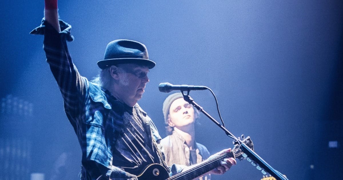 Watch: Neil Young and the Chrome Hearts Drop Chicago Soundcheck Video ...